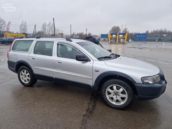 Volvo XC70 2004 in Panevezys, with an engine capacity of 2.40 L and mileage of 331 thousand km for 1600 €, photo 1 on AUTOMOTO.COM.LV