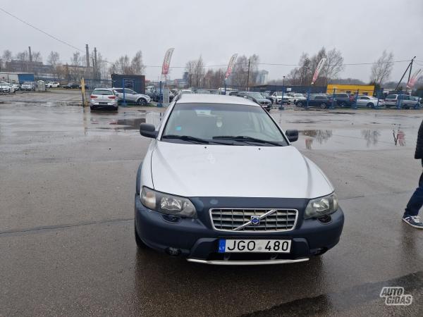 Volvo XC70 2004 in Panevezys, with an engine capacity of 2.40 L and mileage of 331 thousand km for 1600 €, photo 2 on AUTOMOTO.COM.LV