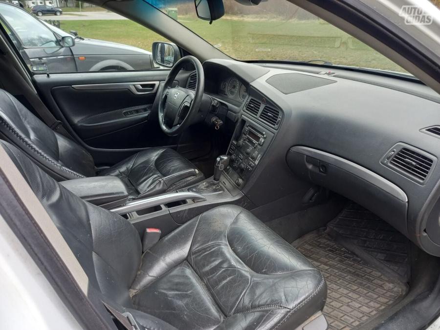 Volvo XC70 2004 Šalčininkai, ar dzinēja tilpumu 2.40 L un nobraukumu 300 tūkst. km par 2000 €, foto 6 vietnē AUTOMOTO.COM.LV