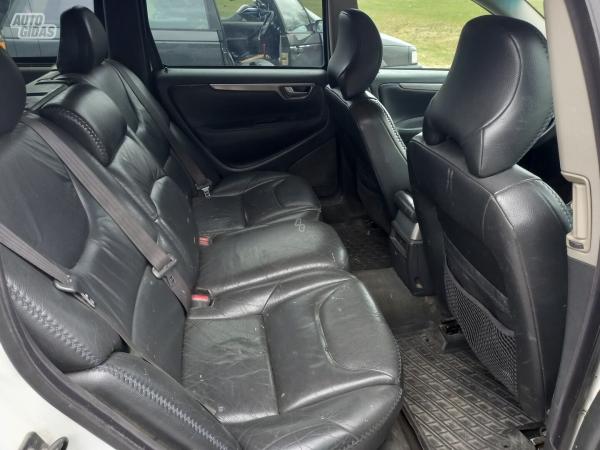 Volvo XC70 2004 in Salcininkai, with an engine capacity of 2.40 L and mileage of 300 thousand km for 2000 €, photo 6 on AUTOMOTO.COM.LV