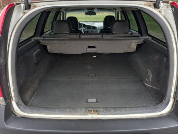 Volvo XC70 2004 in Salcininkai, with an engine capacity of 2.40 L and mileage of 300 thousand km for 2000 €, photo 7 on AUTOMOTO.COM.LV