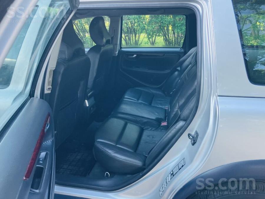 Volvo XC70 2004 Jelgava, ar dzinēja tilpumu 2.40 L un nobraukumu 401 tūkst. km par 2450 €, foto 17 vietnē AUTOMOTO.COM.LV