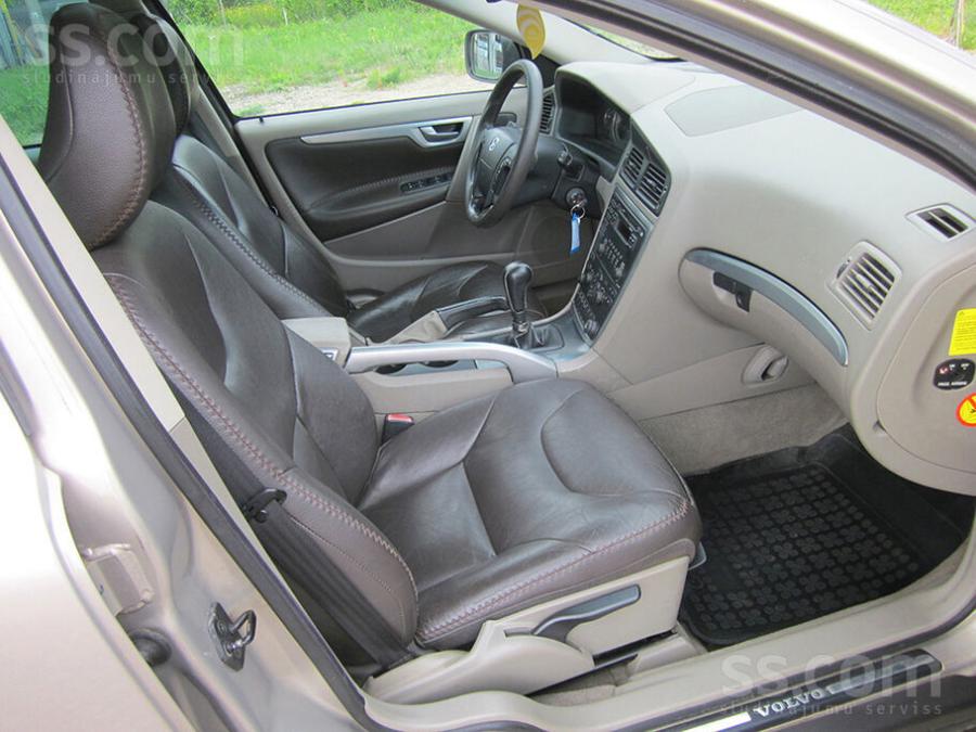 Volvo XC70 2004 Rīga, ar dzinēja tilpumu 2.40 L un nobraukumu 0 tūkst. km par 3250 €, foto 4 vietnē AUTOMOTO.COM.LV
