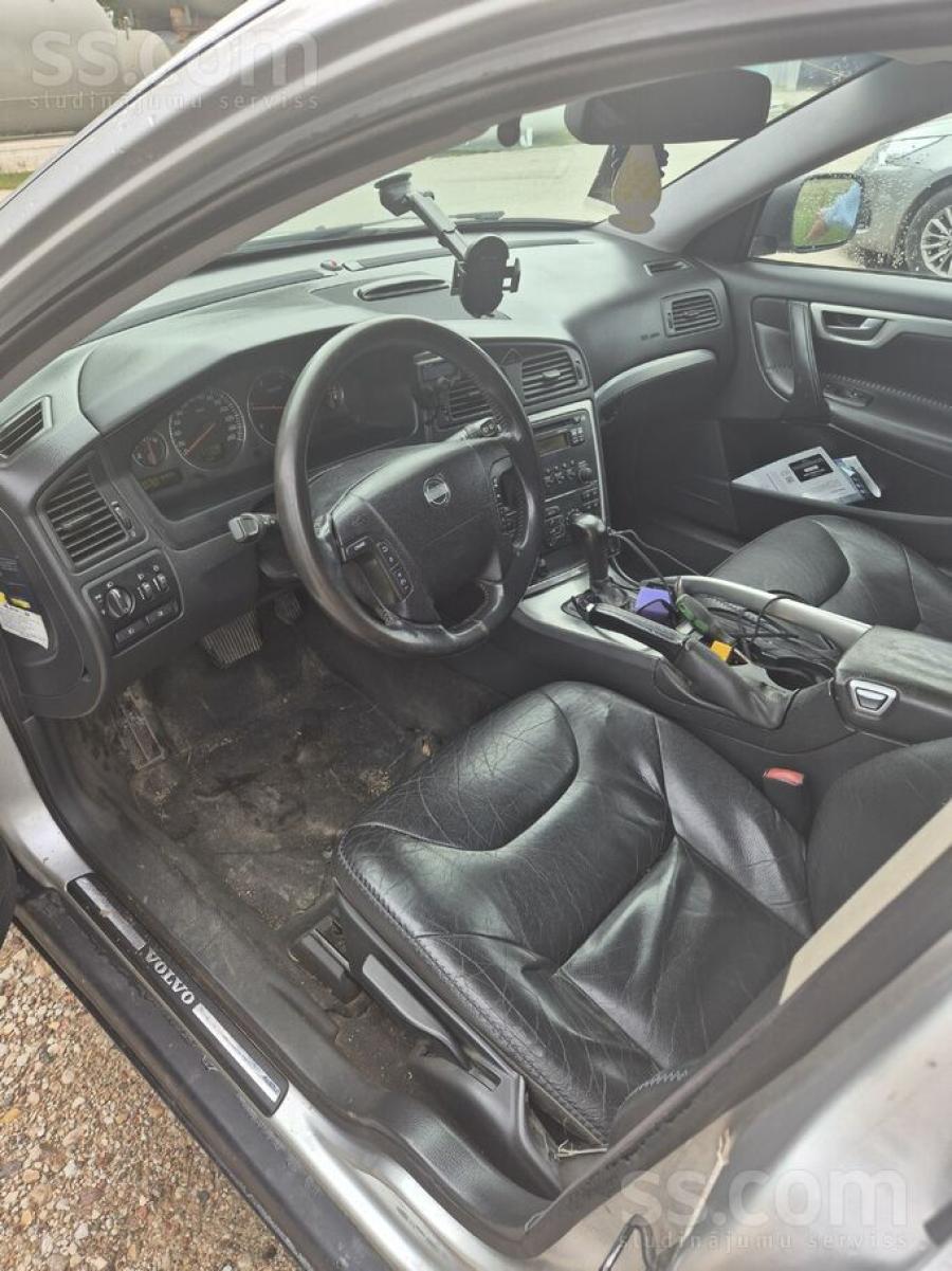 Volvo XC70 2004 Liepāja, ar dzinēja tilpumu 2.40 L un nobraukumu 530 tūkst. km par 2200 €, foto 7 vietnē AUTOMOTO.COM.LV