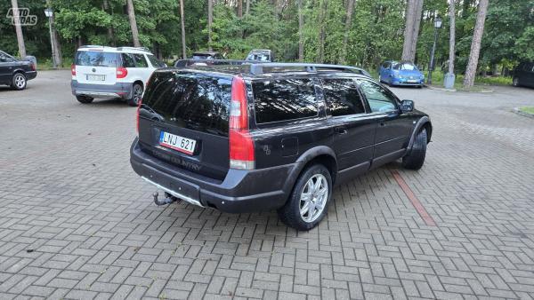 Volvo XC70 2004 in Prienai, with an engine capacity of 2.40 L and mileage of 423 thousand km for 1950 €, photo 4 on AUTOMOTO.COM.LV