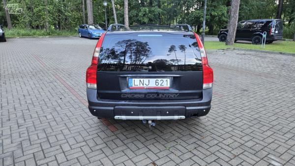 Volvo XC70 2004 in Prienai, with an engine capacity of 2.40 L and mileage of 423 thousand km for 1950 €, photo 5 on AUTOMOTO.COM.LV