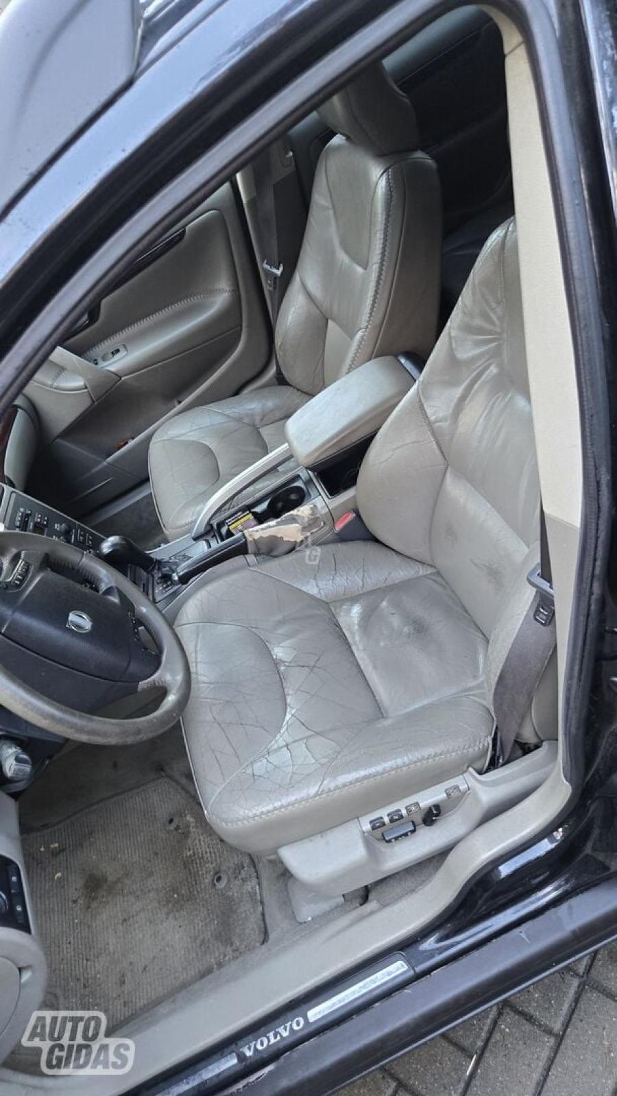 Volvo XC70 2004 in Prienai, with an engine capacity of 2.40 L and mileage of 423 thousand km for 1950 €, photo 15 on AUTOMOTO.COM.LV