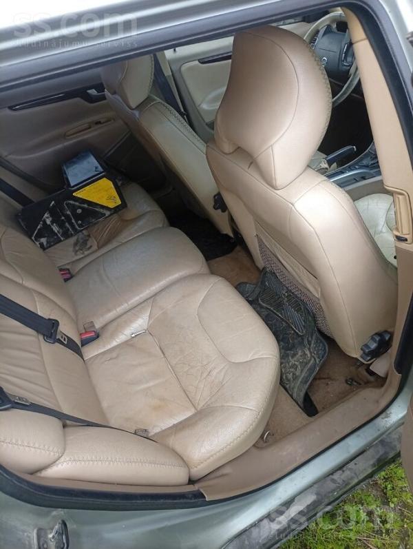 Volvo XC70 2004 Liepāja, ar dzinēja tilpumu 2.40 L un nobraukumu 491 tūkst. km par 1100 €, foto 5 vietnē AUTOMOTO.COM.LV