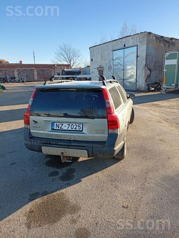 Volvo XC70 2004 Liepāja, ar dzinēja tilpumu 2.40 L un nobraukumu 491 tūkst. km par 1100 €, foto 9 vietnē AUTOMOTO.COM.LV