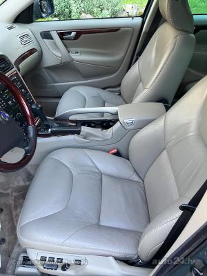 Volvo XC70 2004 in Tartu, with an engine capacity of 2.50 L and mileage of 208 thousand km for 4900 €, photo 6 on AUTOMOTO.COM.LV
