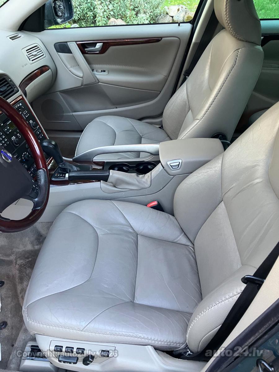 Volvo XC70 2004 in Tartu, with an engine capacity of 2.50 L and mileage of 208 thousand km for 4900 €, photo 6 on AUTOMOTO.COM.LV