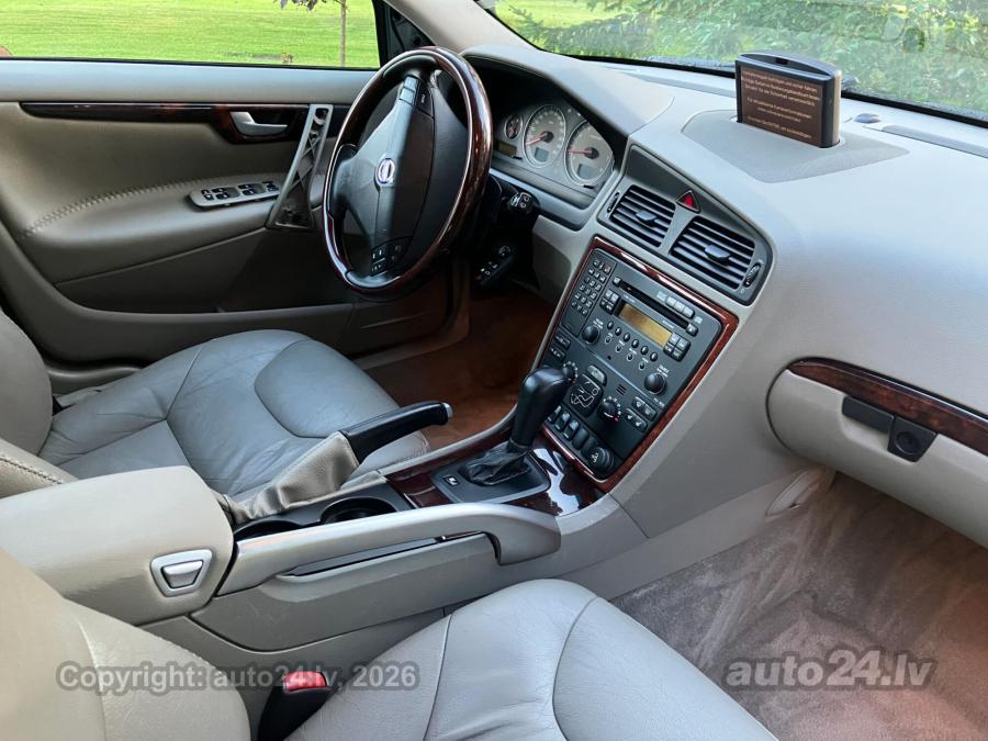 Volvo XC70 2004 in Tartu, with an engine capacity of 2.50 L and mileage of 208 thousand km for 4900 €, photo 8 on AUTOMOTO.COM.LV
