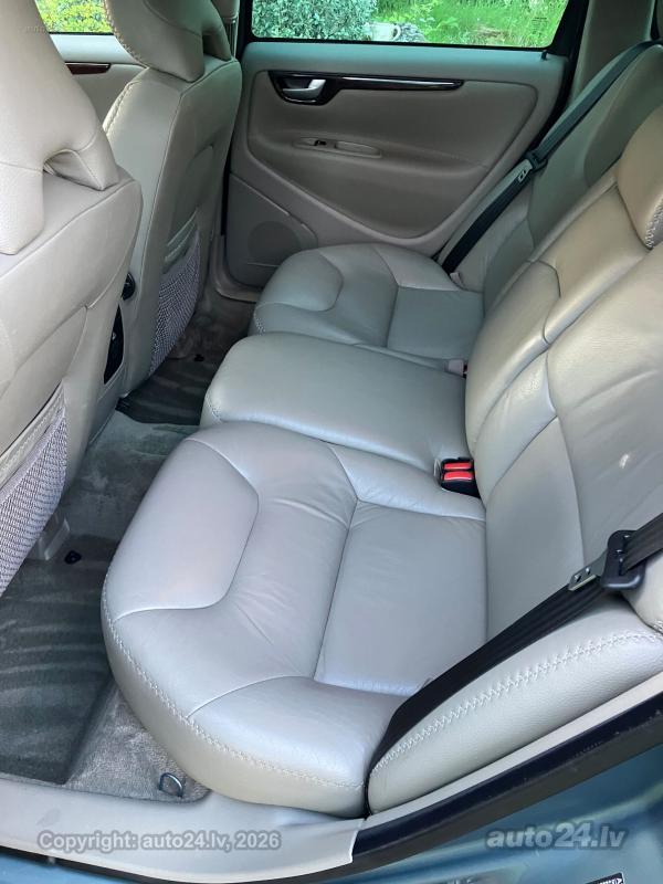 Volvo XC70 2004 in Tartu, with an engine capacity of 2.50 L and mileage of 208 thousand km for 4900 €, photo 8 on AUTOMOTO.COM.LV
