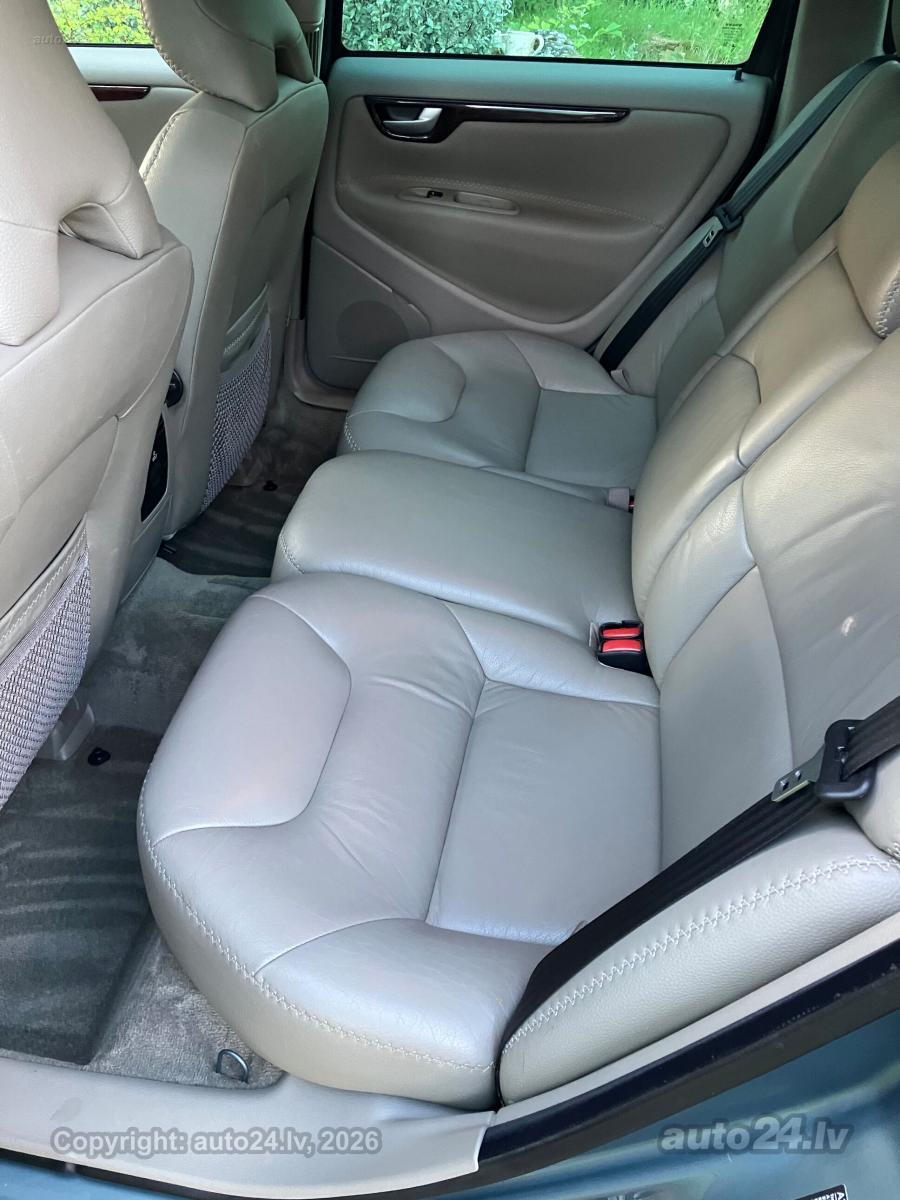 Volvo XC70 2004 in Tartu, with an engine capacity of 2.50 L and mileage of 208 thousand km for 4900 €, photo 9 on AUTOMOTO.COM.LV