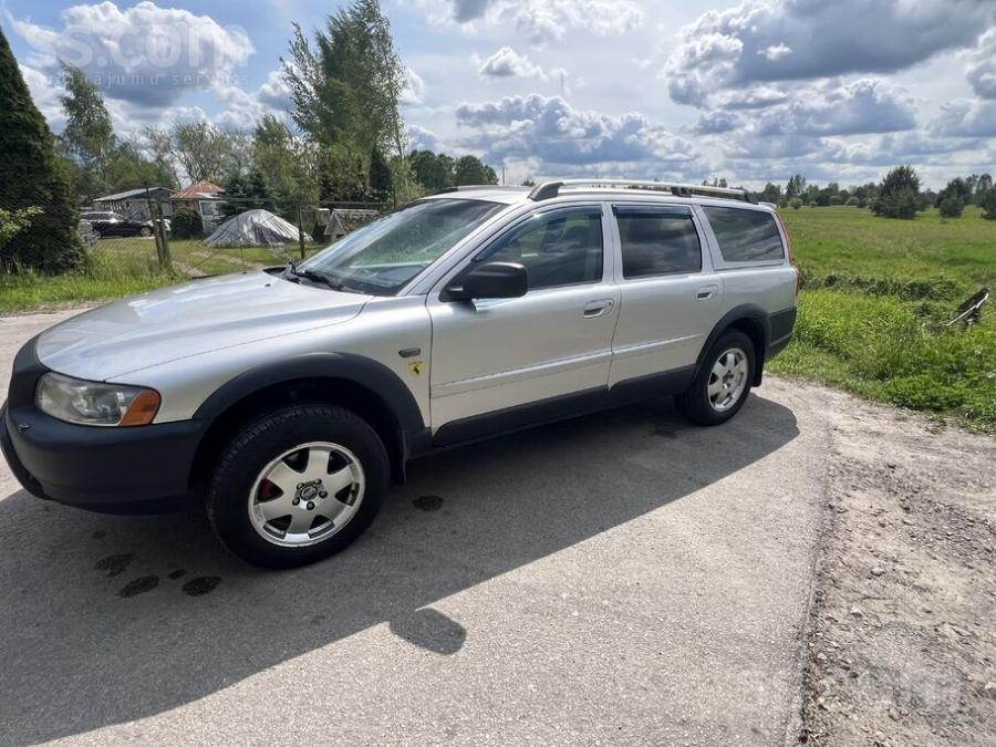 Volvo XC70 2005 in Riga, with an engine capacity of 2.40 L and mileage of 332 thousand km for 3450 €, photo 3 on AUTOMOTO.COM.LV