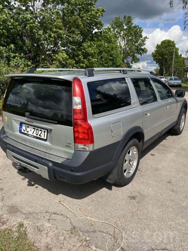 Volvo XC70 2005 in Riga, with an engine capacity of 2.40 L and mileage of 332 thousand km for 3450 €, photo 6 on AUTOMOTO.COM.LV