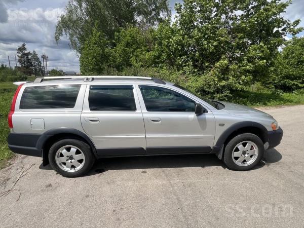 Volvo XC70 2005 in Riga, with an engine capacity of 2.40 L and mileage of 332 thousand km for 3450 €, photo 7 on AUTOMOTO.COM.LV