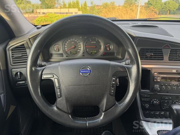 Volvo XC70 2005 Rīga, ar dzinēja tilpumu 2.40 L un nobraukumu 348 tūkst. km par 2700 €, foto 6 vietnē AUTOMOTO.COM.LV