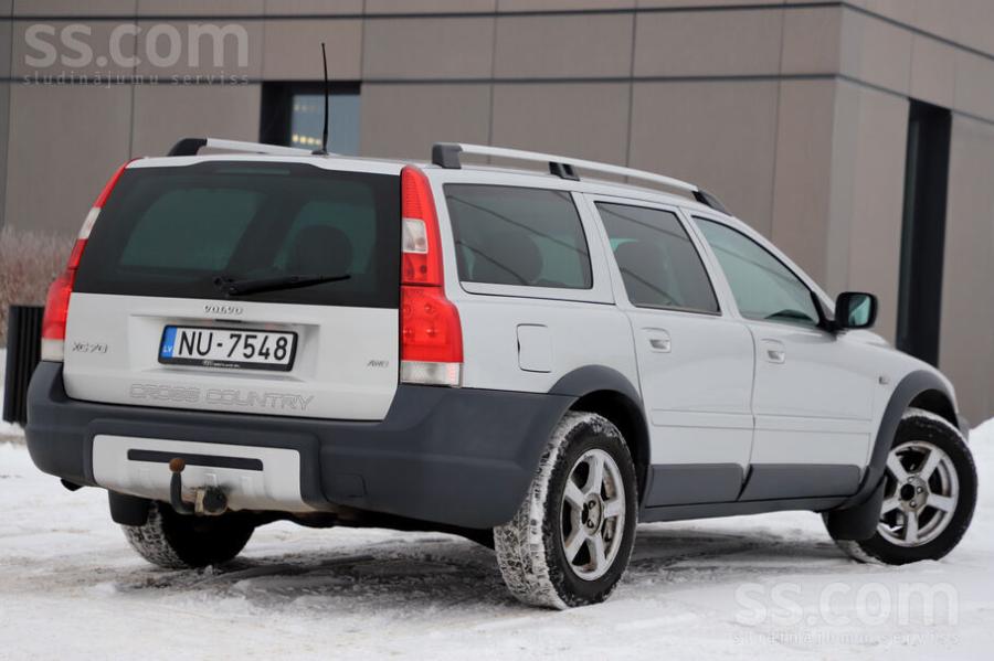 Volvo XC70 2005 in Tukums, with an engine capacity of 2.40 L and mileage of 317 thousand km for 2590 €, photo 4 on AUTOMOTO.COM.LV