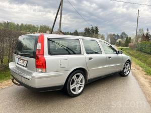 Volvo XC70 2005 in Ogre, with an engine capacity of 2.40 L and mileage of 315 thousand km for 3200 €, photo 3 on AUTOMOTO.COM.LV
