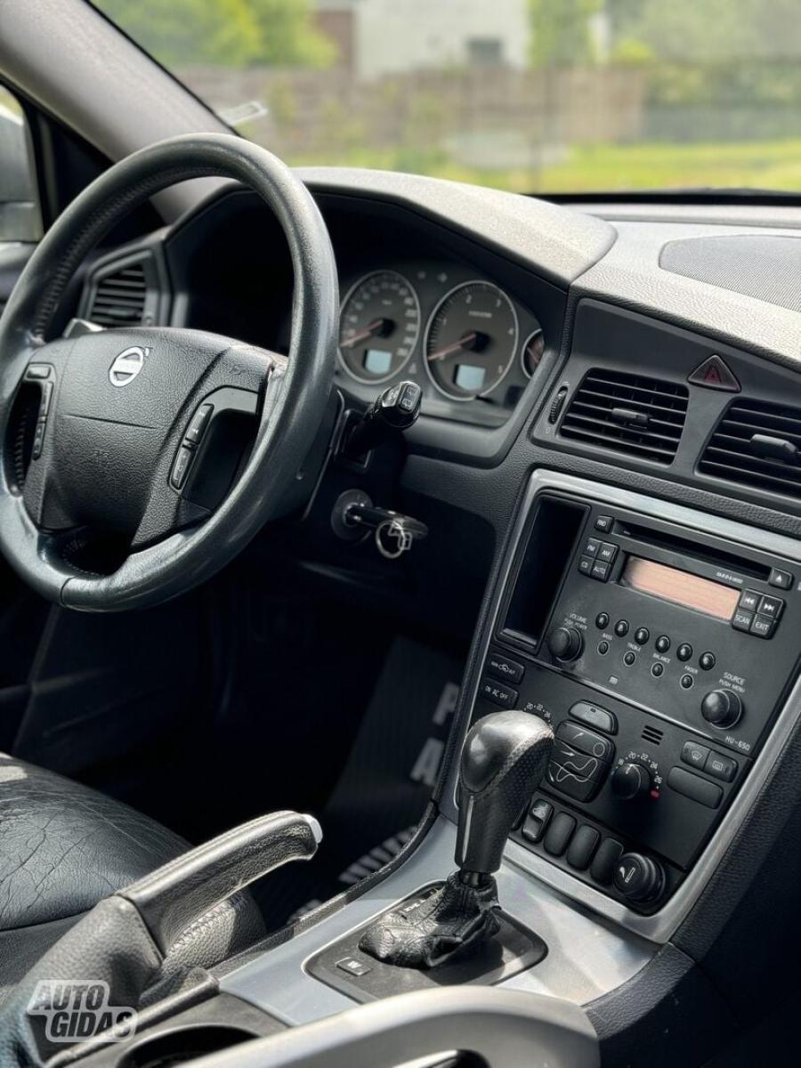 Volvo XC70 2005 Viļņa, ar dzinēja tilpumu 2.40 L un nobraukumu 398 tūkst. km par 1999 €, foto 9 vietnē AUTOMOTO.COM.LV