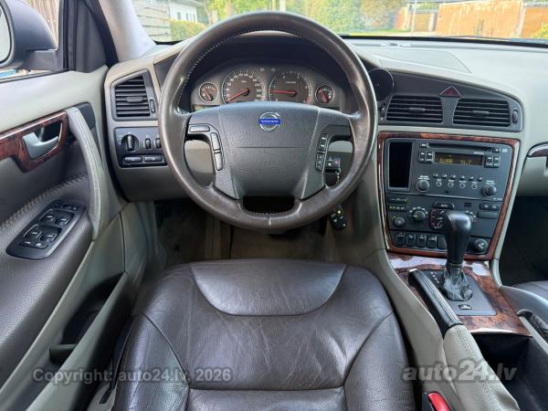 Volvo XC70 2005 Tallina, ar dzinēja tilpumu 2.40 L un nobraukumu 424 tūkst. km par 4990 €, foto 5 vietnē AUTOMOTO.COM.LV