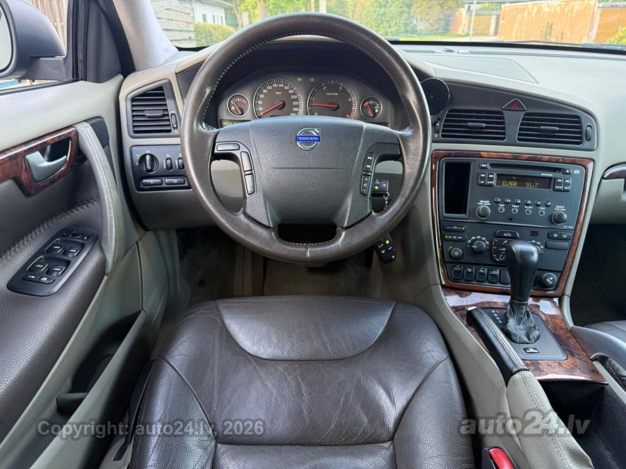 Volvo XC70 2005 Tallina, ar dzinēja tilpumu 2.40 L un nobraukumu 424 tūkst. km par 4990 €, foto 5 vietnē AUTOMOTO.COM.LV