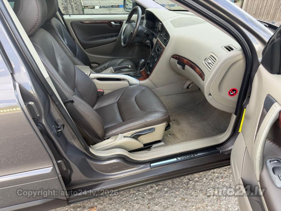Volvo XC70 2005 Tallina, ar dzinēja tilpumu 2.40 L un nobraukumu 424 tūkst. km par 4990 €, foto 15 vietnē AUTOMOTO.COM.LV