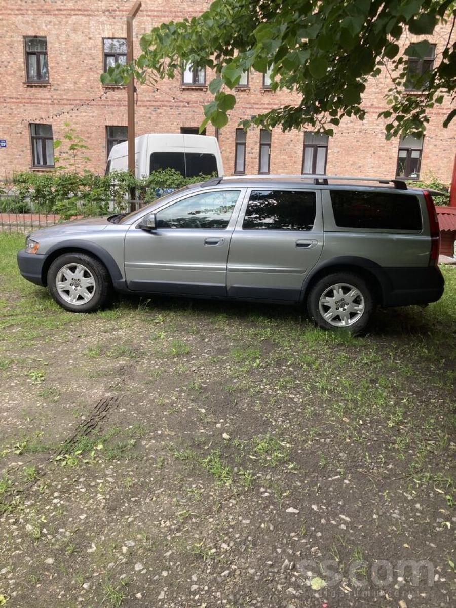 Volvo XC70 2006 in Riga, with an engine capacity of 2.40 L and mileage of 388 thousand km for 6700 €, photo 1 on AUTOMOTO.COM.LV
