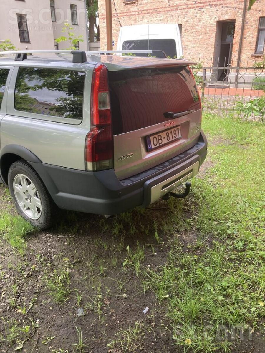 Volvo XC70 2006 in Riga, with an engine capacity of 2.40 L and mileage of 388 thousand km for 6700 €, photo 3 on AUTOMOTO.COM.LV