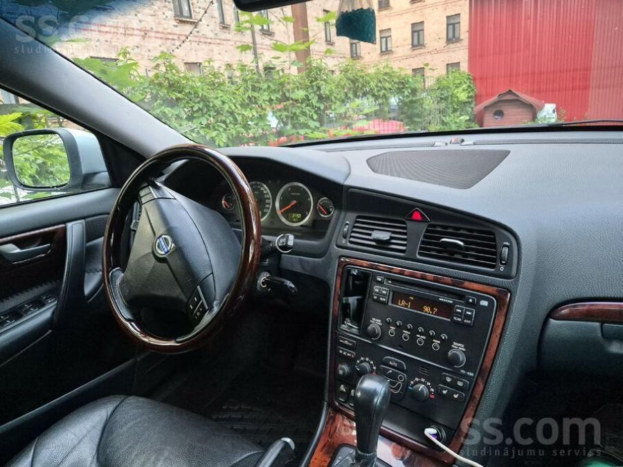 Volvo XC70 2006 Rīga, ar dzinēja tilpumu 2.40 L un nobraukumu 390 tūkst. km par 4400 €, foto 4 vietnē AUTOMOTO.COM.LV