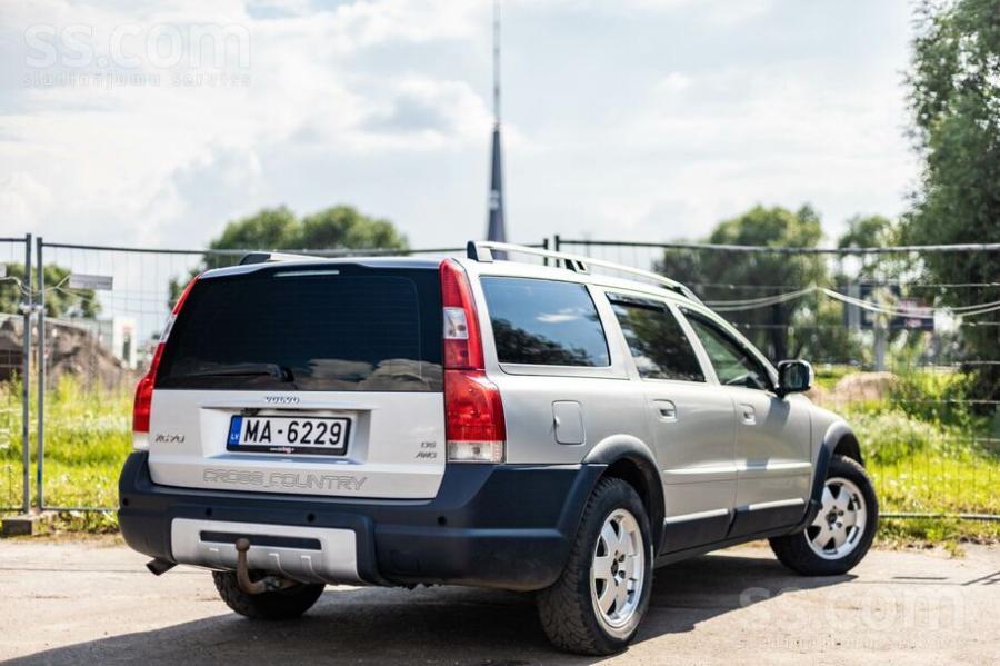Volvo XC70 2006 in Riga, with an engine capacity of 2.40 L and mileage of 289 thousand km for 4490 €, photo 7 on AUTOMOTO.COM.LV