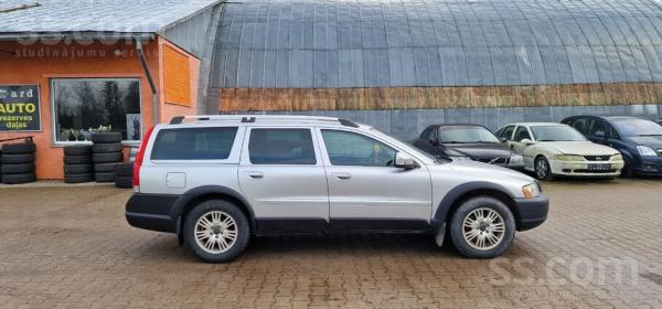 Volvo XC70 2006 in Valmiera, with an engine capacity of 2.40 L and mileage of 345 thousand km for 2700 €, photo 2 on AUTOMOTO.COM.LV