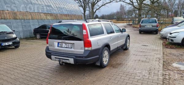 Volvo XC70 2006 in Valmiera, with an engine capacity of 2.40 L and mileage of 345 thousand km for 2700 €, photo 3 on AUTOMOTO.COM.LV