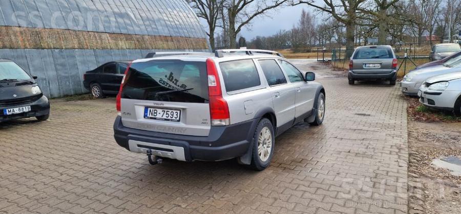 Volvo XC70 2006 in Valmiera, with an engine capacity of 2.40 L and mileage of 345 thousand km for 2700 €, photo 3 on AUTOMOTO.COM.LV