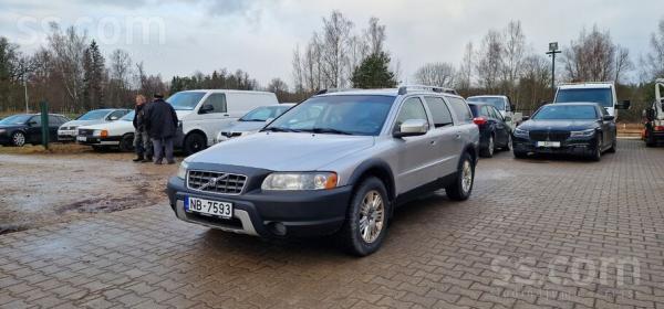 Volvo XC70 2006 in Valmiera, with an engine capacity of 2.40 L and mileage of 345 thousand km for 2700 €, photo 6 on AUTOMOTO.COM.LV