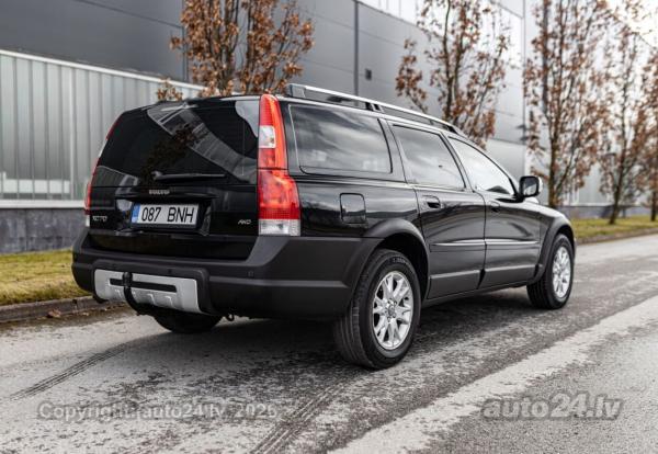 Volvo XC70 2006 in Tallinn, with an engine capacity of 2.40 L and mileage of 284 thousand km for 5400 €, photo 6 on AUTOMOTO.COM.LV