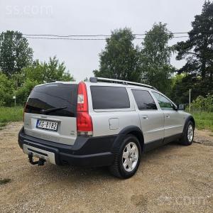 Volvo XC70 2006 in Riga, with an engine capacity of 2.40 L and mileage of 426 thousand km for 3750 €, photo 4 on AUTOMOTO.COM.LV