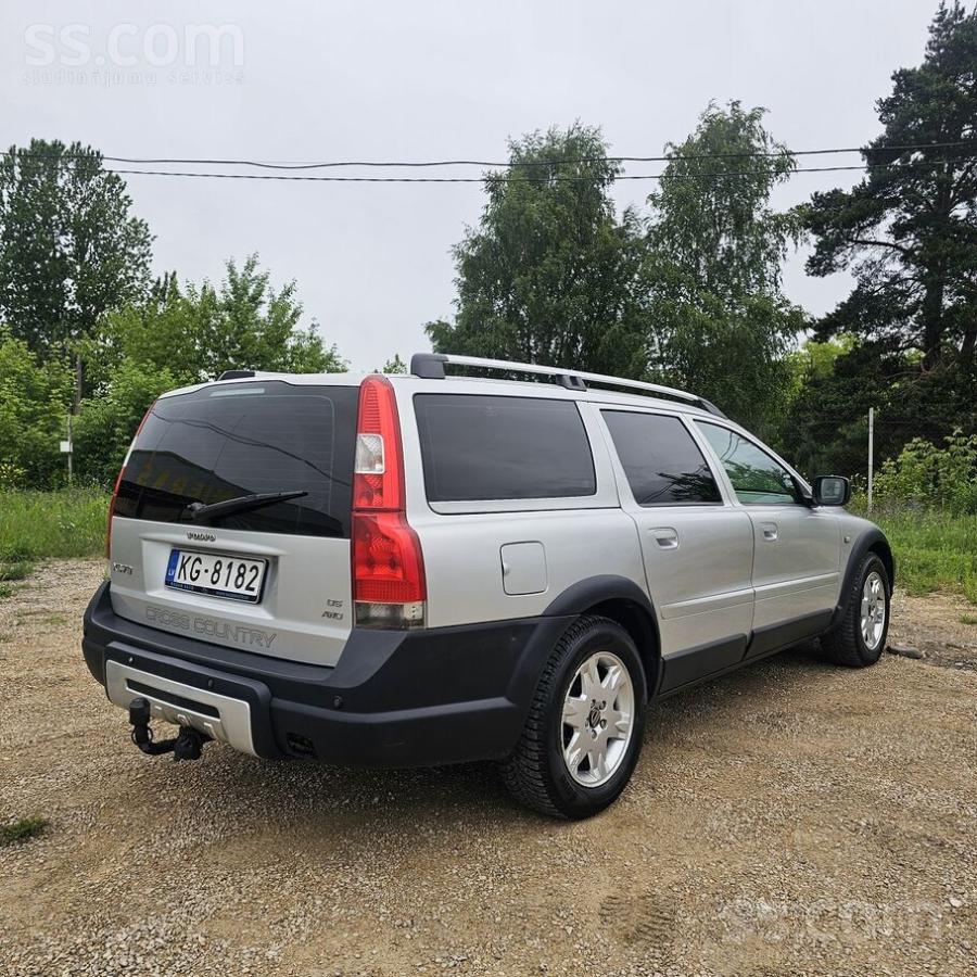 Volvo XC70 2006 in Riga, with an engine capacity of 2.40 L and mileage of 426 thousand km for 3750 €, photo 4 on AUTOMOTO.COM.LV