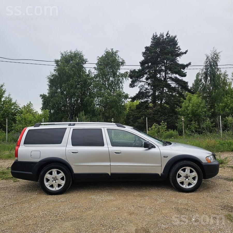 Volvo XC70 2006 in Riga, with an engine capacity of 2.40 L and mileage of 426 thousand km for 3750 €, photo 7 on AUTOMOTO.COM.LV