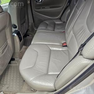 Volvo XC70 2006 in Riga, with an engine capacity of 2.40 L and mileage of 426 thousand km for 3750 €, photo 10 on AUTOMOTO.COM.LV