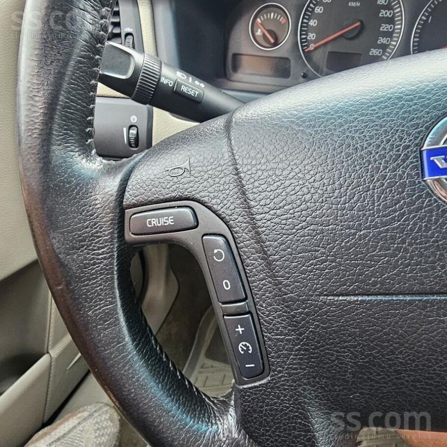 Volvo XC70 2006 in Riga, with an engine capacity of 2.40 L and mileage of 426 thousand km for 3750 €, photo 14 on AUTOMOTO.COM.LV