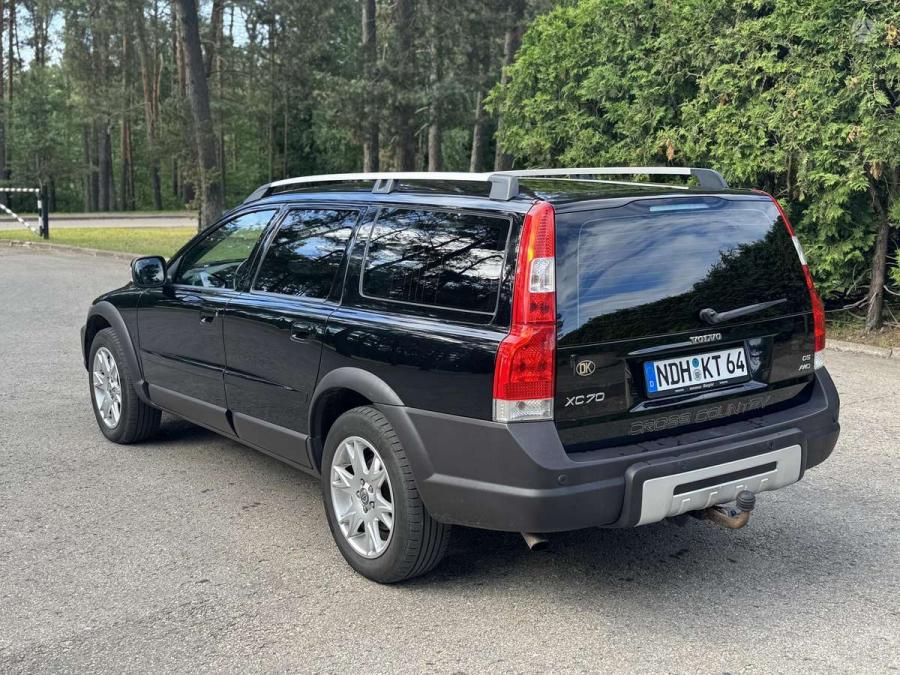 Volvo XC70 2006 in Vilnius, with an engine capacity of 2.40 L and mileage of 366 thousand km for 3950 €, photo 5 on AUTOMOTO.COM.LV
