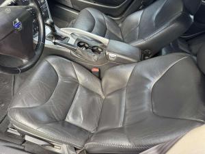 Volvo XC70 2006 in Vilnius, with an engine capacity of 2.40 L and mileage of 366 thousand km for 3950 €, photo 7 on AUTOMOTO.COM.LV