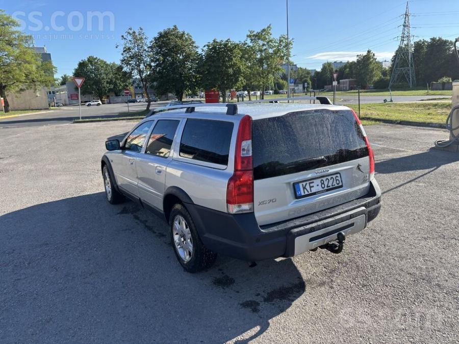 Volvo XC70 2006 in Riga, with an engine capacity of 2.50 L and mileage of 400 thousand km for 4000 €, photo 1 on AUTOMOTO.COM.LV