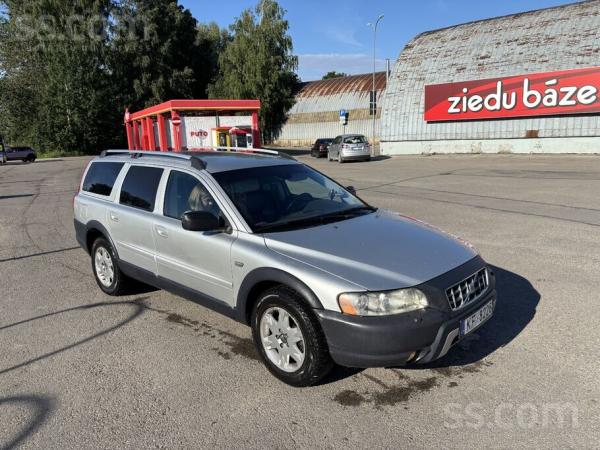 Volvo XC70 2006 in Riga, with an engine capacity of 2.50 L and mileage of 400 thousand km for 4000 €, photo 3 on AUTOMOTO.COM.LV