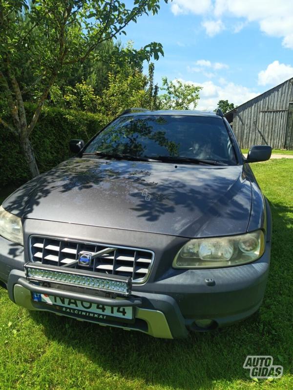 Volvo XC70 2006 Šalčininkai, ar dzinēja tilpumu 2.40 L un nobraukumu 338 tūkst. km par 1999 €, foto 1 vietnē AUTOMOTO.COM.LV