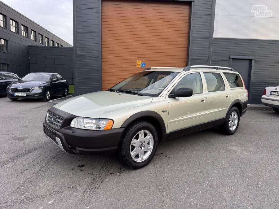 Volvo XC70 2006 in Jonava, with an engine capacity of 2.40 L and mileage of 390 thousand km for 4150 €, photo 1 on AUTOMOTO.COM.LV