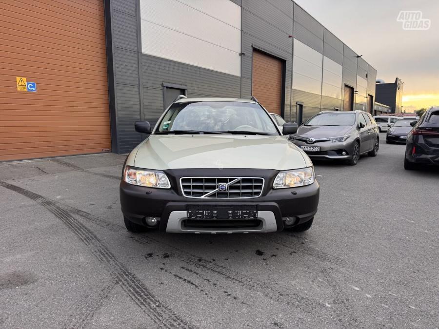 Volvo XC70 2006 in Jonava, with an engine capacity of 2.40 L and mileage of 390 thousand km for 4150 €, photo 3 on AUTOMOTO.COM.LV