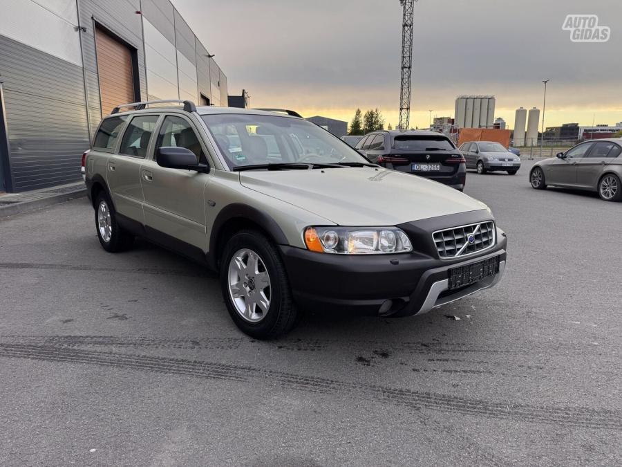 Volvo XC70 2006 in Jonava, with an engine capacity of 2.40 L and mileage of 390 thousand km for 4150 €, photo 4 on AUTOMOTO.COM.LV